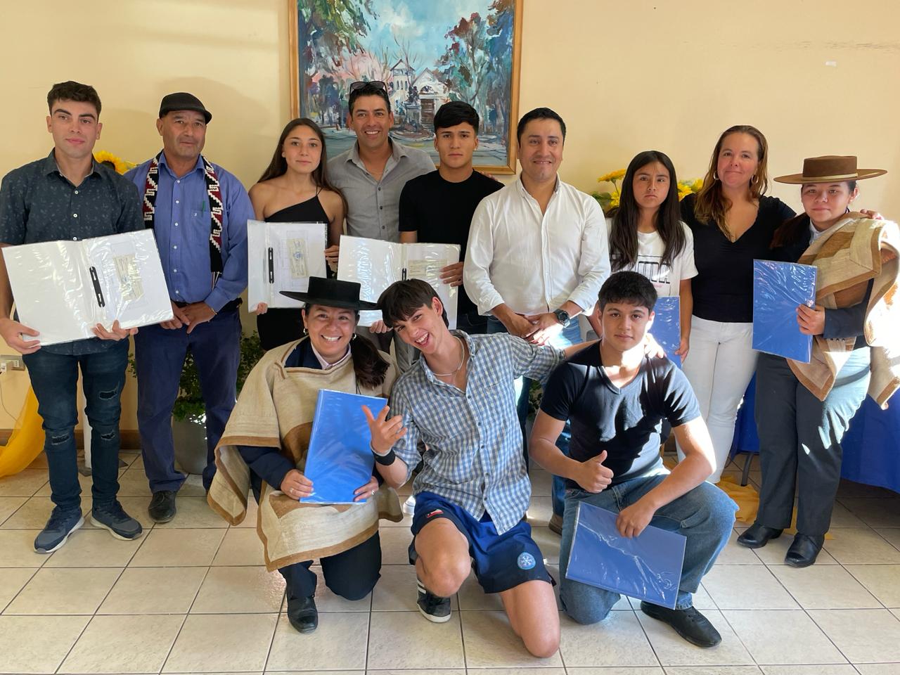 Paihuano: Jóvenes deportistas reciben beca municipal para continuar ...